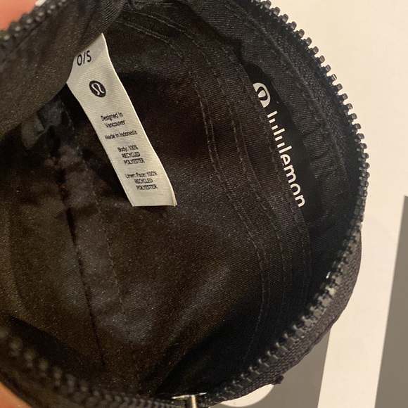 lululemon athletica | Accessories | Nwt Lululemon Clippable Card Pouch ...